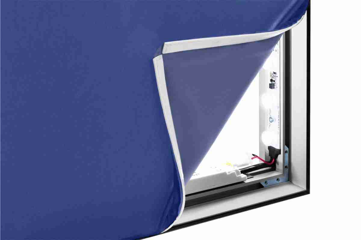 2S LIGHTBOX 100 CLOSED – CEES SMIT, Inc.